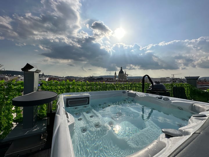 Penthouse With Private Jacuzzi - Budapest