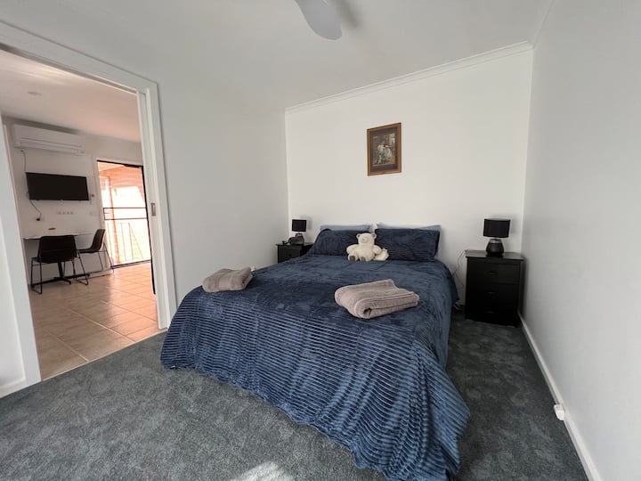 Cosy, Comfortable, One Bedroom - Box Hill