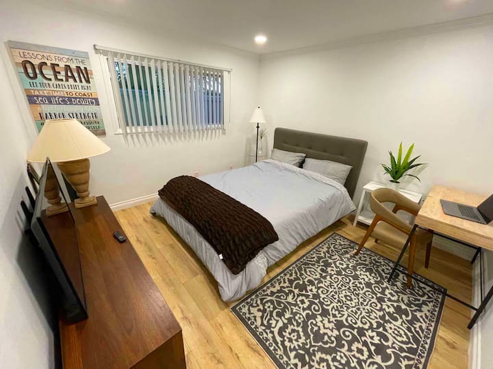 Panoramic Valley View + Hot Tub - Calabasas, CA