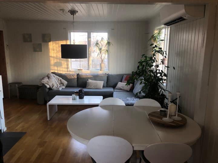 Mysigt Litet Hus, Nära Sjö. - Ljusdal