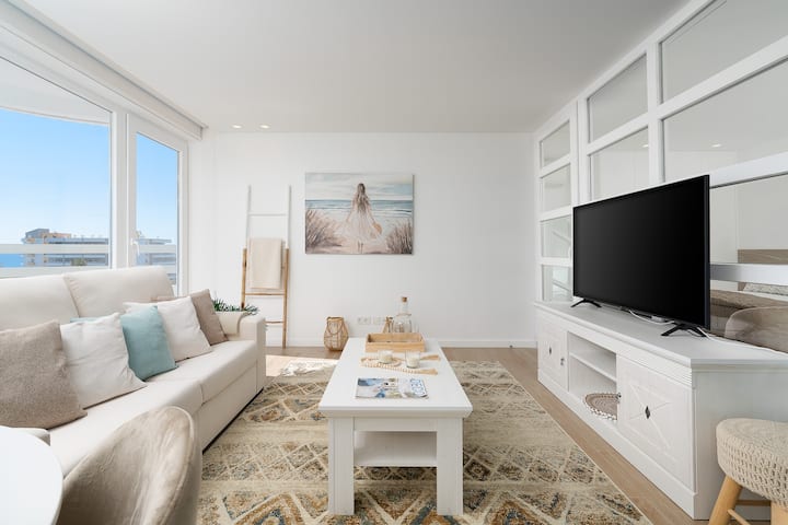 Stylish Beachfront Escape | Steps To Beach | Wifi - Portugal