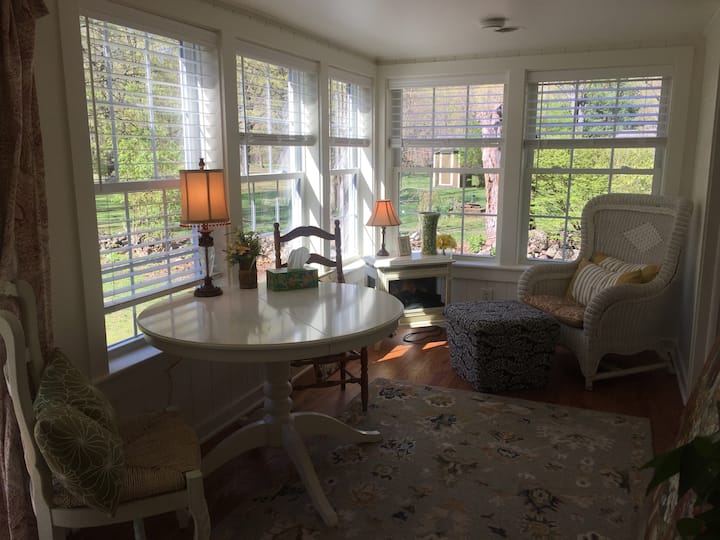 Idyllic New England Cottage - Saugatuck Reservoir, CT