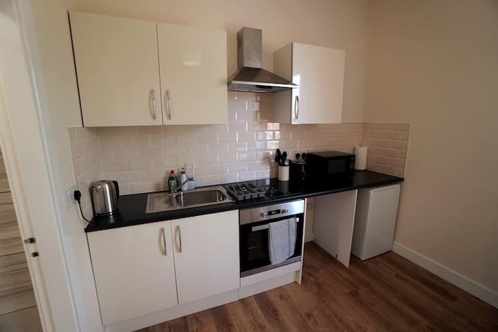 New Spacious Apartment - Amazing Location! - Derby