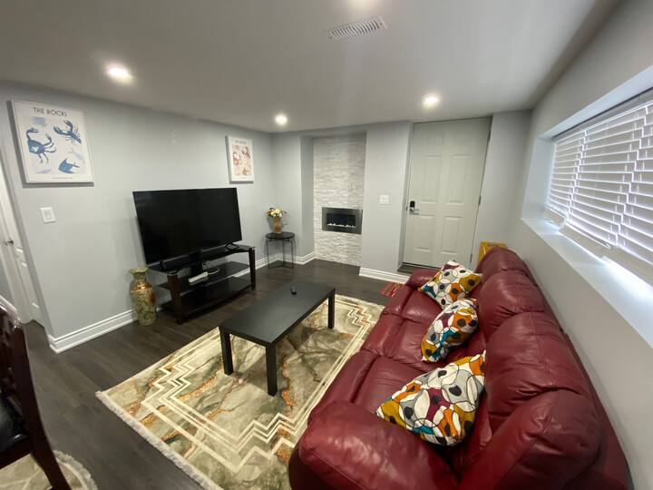 Cozy Bsmt W/ Private Entrance & Basketball Court - Brampton