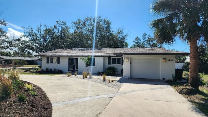 Great Island Home-walk To Beach! - Venice, FL