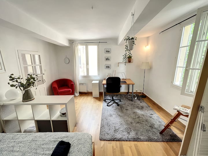 Aix En Pce, 2 Pièces, Place Des 3 Ormeaux, Centre - Aix-en-Provence