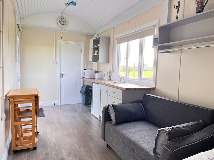 Hillview Hut - Kells