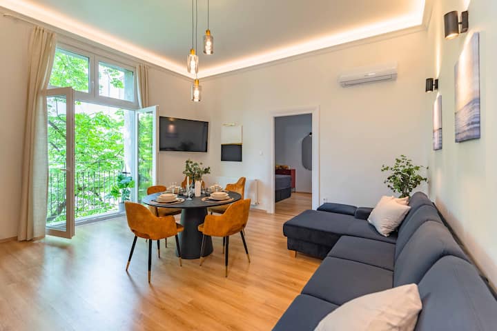 Modern Apartment French Balkony - Budapest