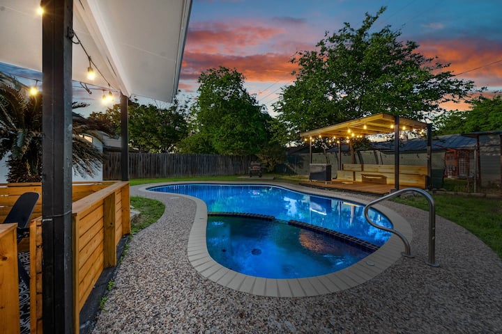 Pool House! Near Lackland And Sw - San Antonio, TX