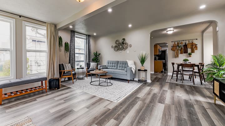 Modern Boho Bliss + Family 3 Bd/2 Bth + Near Msu - Lansing, MI