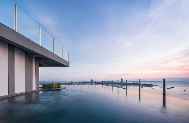 [The Base] Infinity Pool/instagram-worthy/chinese Host/free Itinerary Planning - Pattaya City