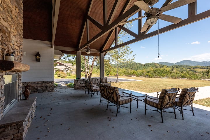 Near Cades, Fun, Easy Road, Quiet, Spring Hiking - Townsend, TN