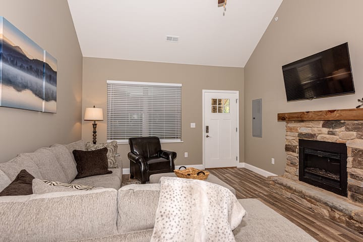 Top Floor, Close To Gsmnp, Fall Is Coming, Book It - Townsend, TN