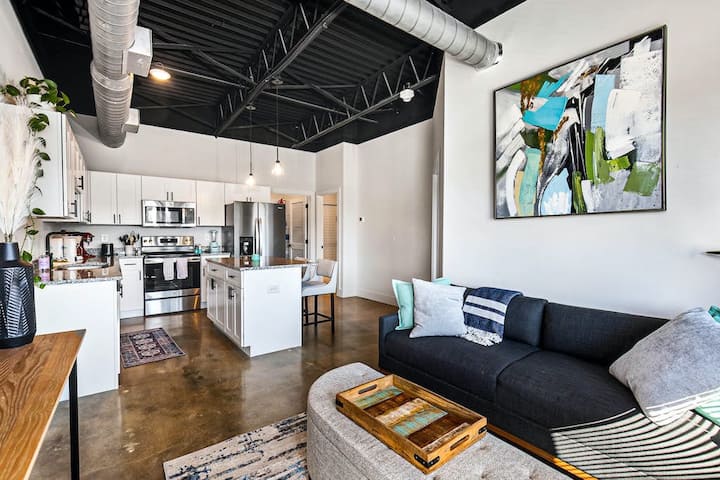 Chic Modern-industrial Condo Close To Downtown - Nashville, IN