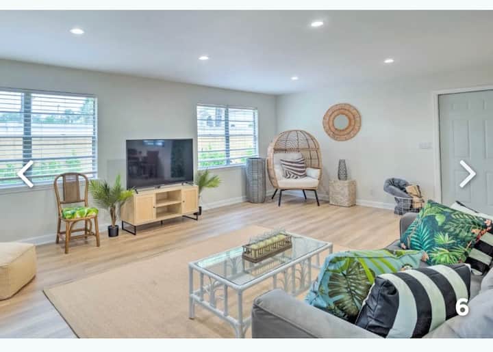 *New* 4 Br/2bath House - 10 Min From Beach - Juno Beach, FL