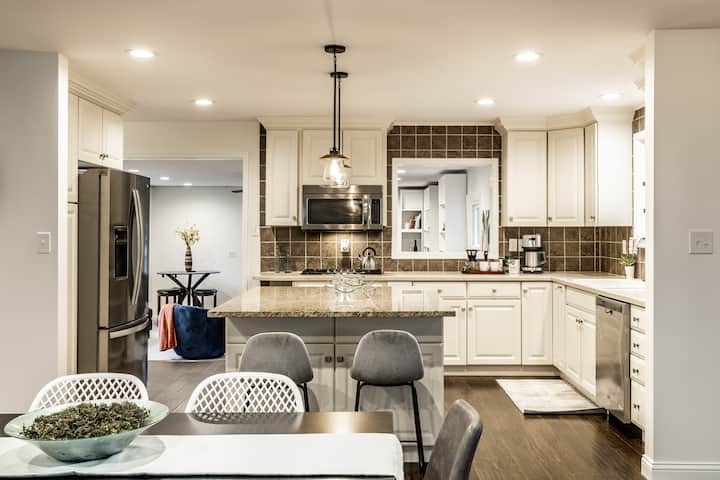 Broad Ripple Falcon Crestview Bungalow - Central Park, Carmel