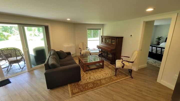 Newly Renovated Seacoast Walkout - North Hampton, NH