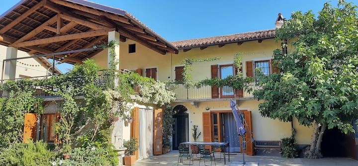 Giardino Del Gallo, Alloggio In Casa Di Campagna - Bra