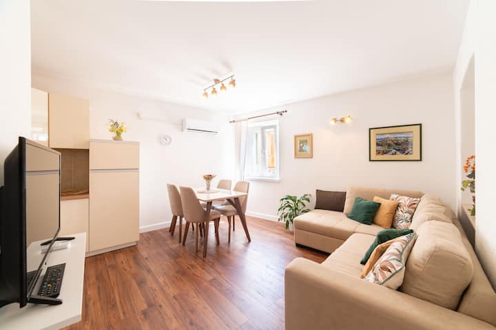 Welcoming Suite In Bol Centre - Bol