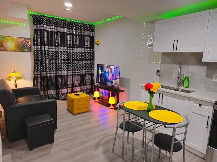 Swit Home Cozy Cautley Guest Suite, Near Airport - Edmonton, Canada