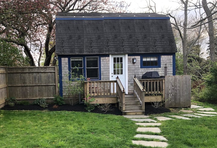 Charming W. Tisbury Studio Guest Cottage - Chilmark, MA