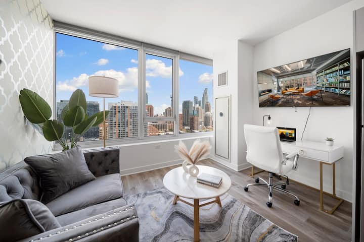 Luxury Apt In Downtown Chicago | Fast Wi-fi, Gym - Chicago, IL