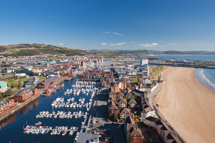 Ground Floor Beach Front Apartment - Swansea