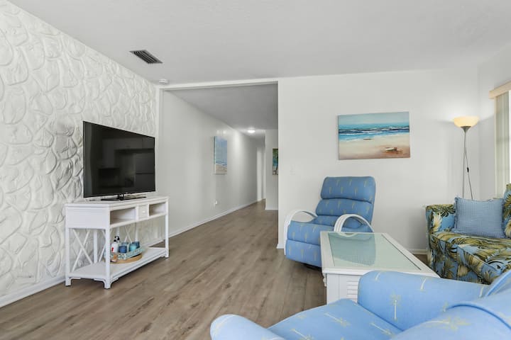 A Treasure Coast Hideaway! - Fort Pierce, FL