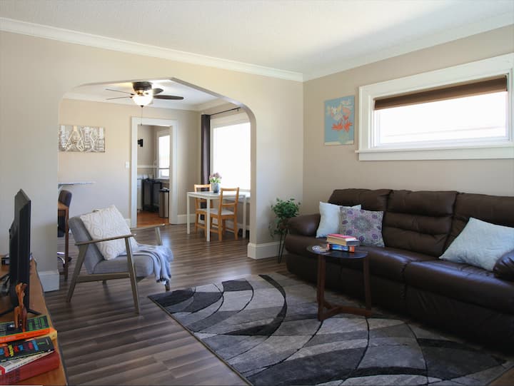 Spacious Private 1 Bedroom Full Unit - Saint Paul, MN