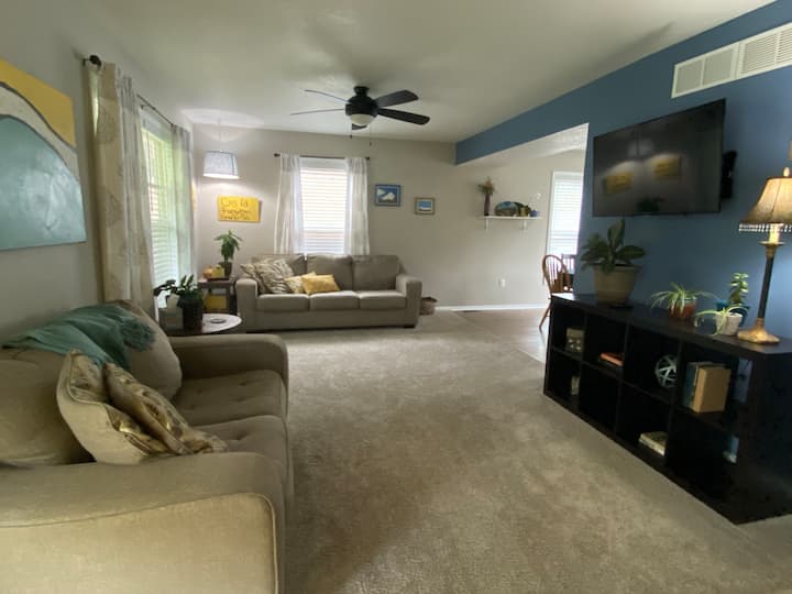 Great Location : 6 Beds, Park, Toys, & Game Room. - Des Moines, IA