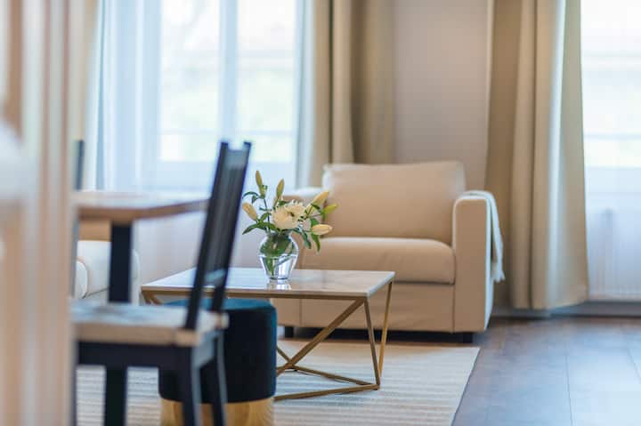 Downtown Heart 4bdr Jokai Square, A/c, 5 Stars - Hungary