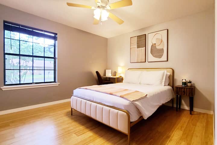 Centrally Located In Rogers! - Private Room #1 - Rogers, AR