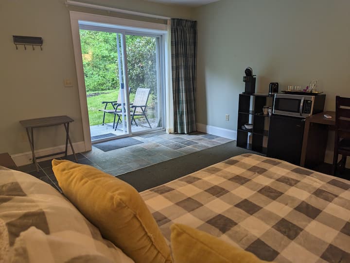 Cozy Studio Near Downtown Blacksburg - Blacksburg, VA