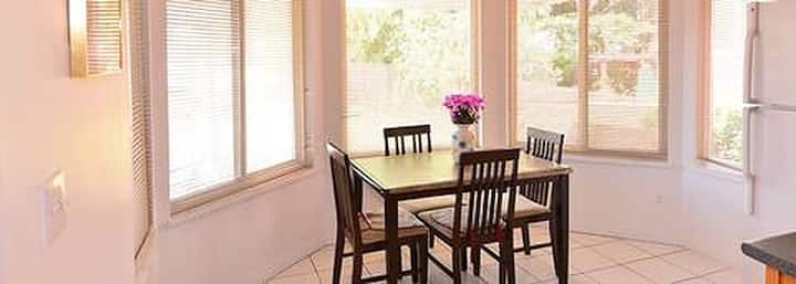 Crystal Mall Room 101 In Burnaby (Metrotown Area) - Burnaby