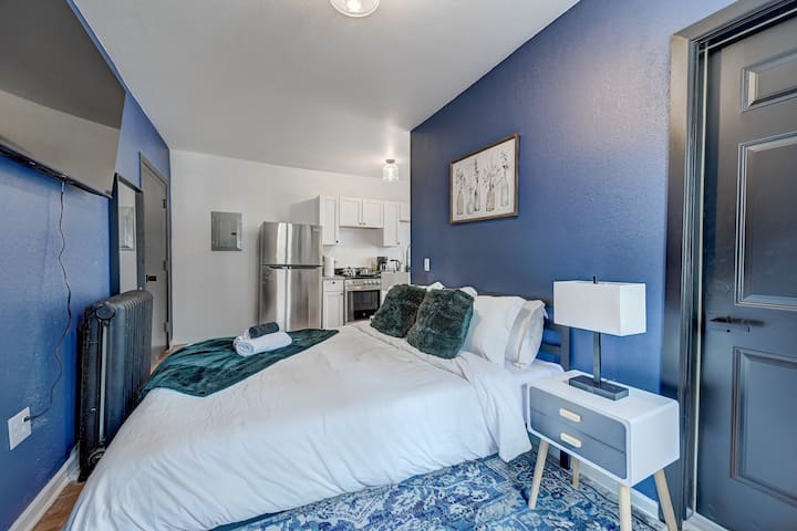 Remodel Cozy Studio Apartment In Mckinley Beach An - Milwaukee, WI
