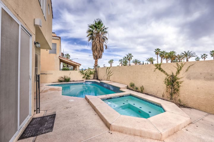 Charming Family 5br/3br,pool/jacuzzi - Las Vegas