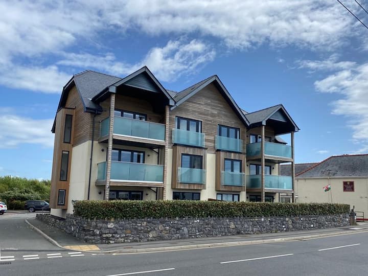 1 Y Bae - Top Floor Apartment - Trearddur Bay