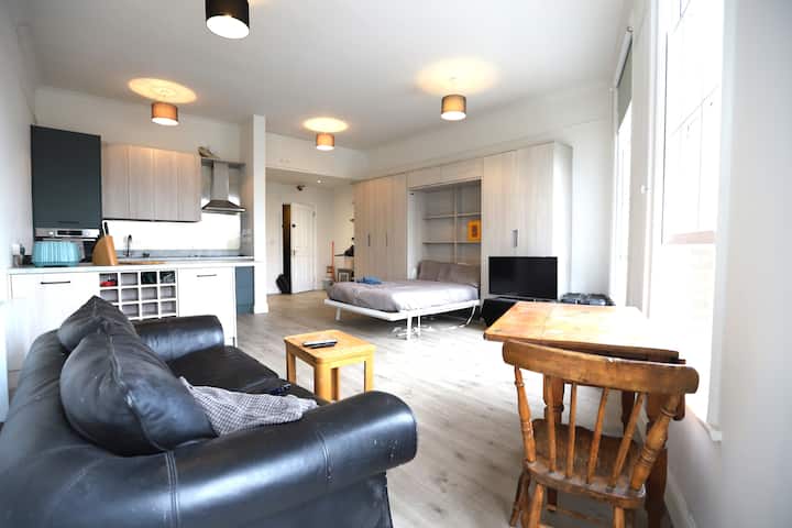 Chic Waterfront Loft - Dublin