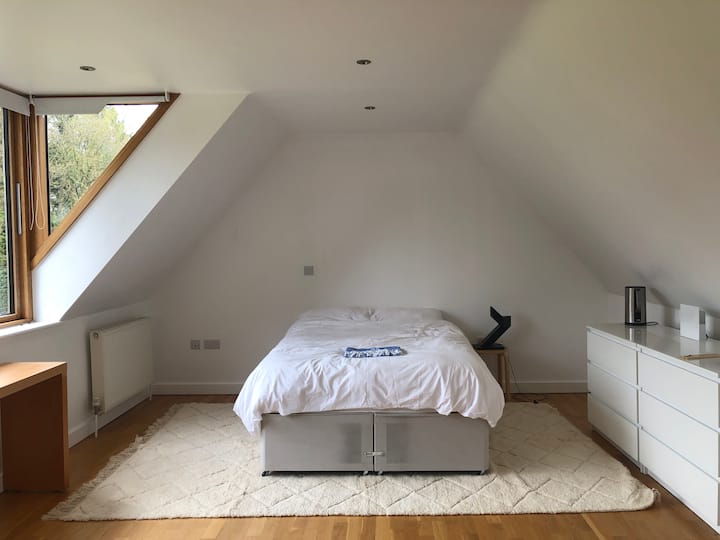 Bedroom And Bathroom - Wantage