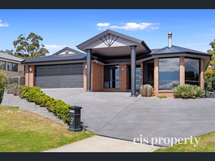 Modern Stylish Well Deco Kingston House - Hobart