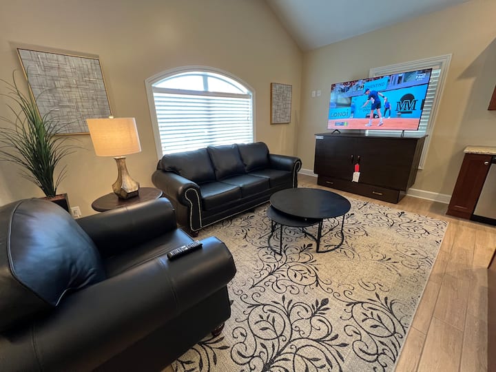 (Back) Location! Clean! No Step Entry! - Quincy, IL