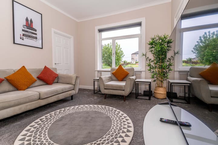 4 Bedroom Home|sleeps 6 Guests|6 Beds|free Parking - Glasgow