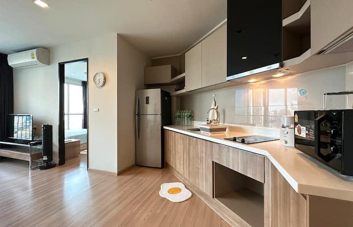 Large 1br Condo @ Bts Sapan Taksin 5 Mins Walk - Bangkok