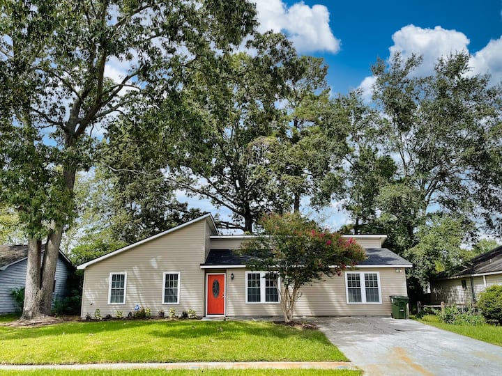 The Pullman Mod: Stylish 4br + Close To The Axn! - Summerville, SC