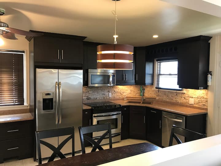 Stylish & Spacious 3 Bdrm Apt - Barrie