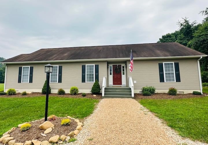 Route 151 Cottage- Great Location Near Breweries! - Wintergreen, VA