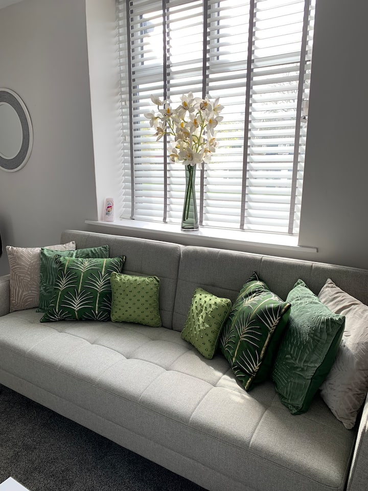 The Greens Apartment - Bury