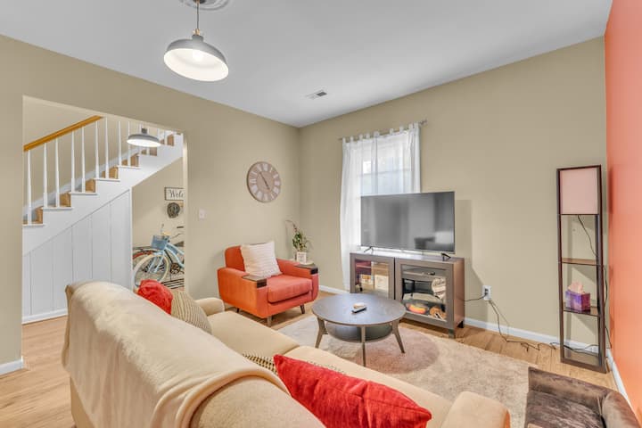 Extended Stay King Bed Suite By Mary Washington U - Fredericksburg, VA