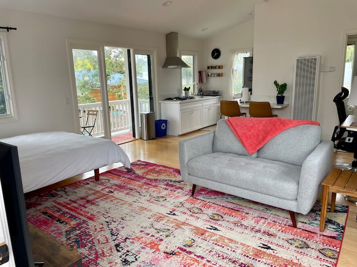 Peaceful Little Loft By The Sea - Encinitas, CA