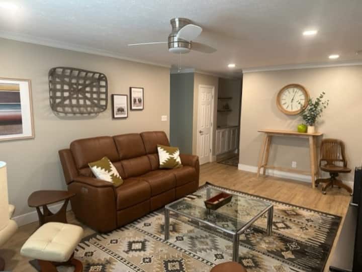 Little Apple Abode - Tuttle Creek State Park, Manhattan